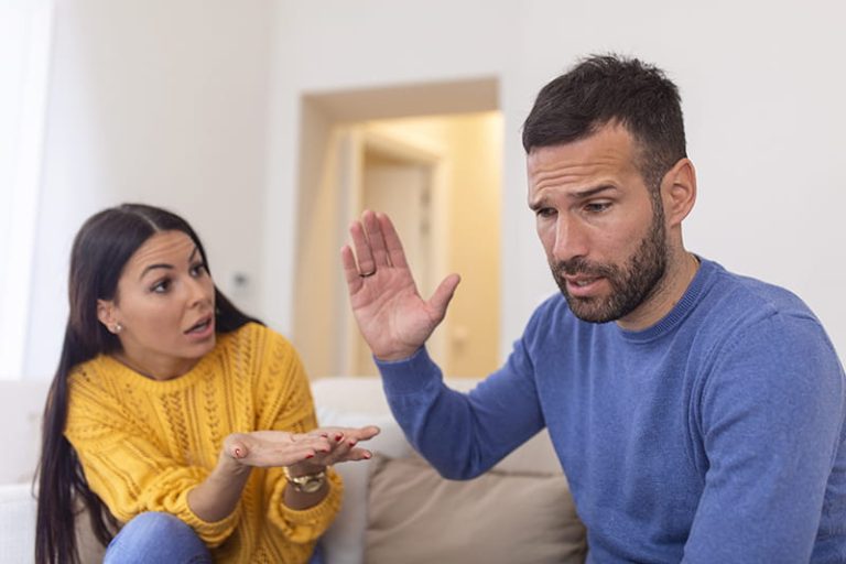 Top 16 Unhappy Marriage Signs & What to Do About It? - Smart ...