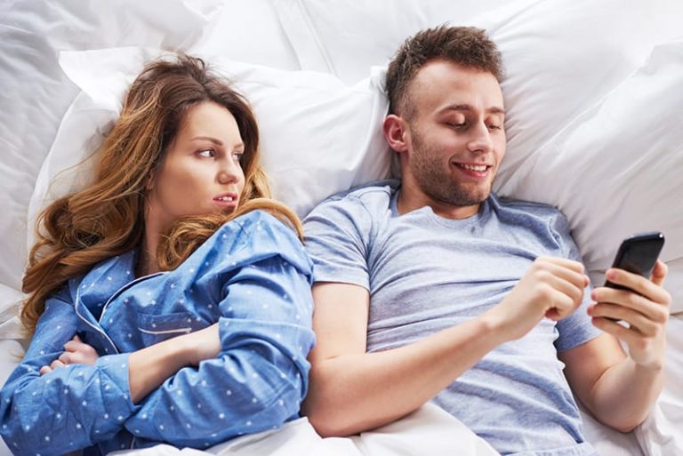 17 Stages of a Dying Marriage: Warning Signals to Watch Out For - Smart ...